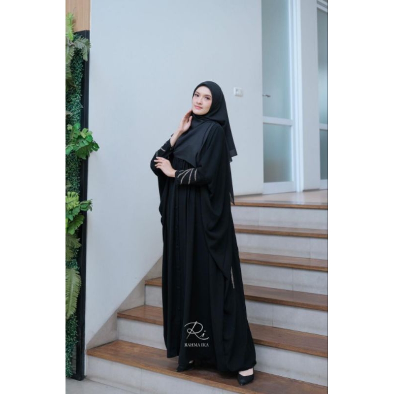 Jual KAFTAN MEDINA VOL1 UMMINA BY RAHMA IKA PUTRI KAFTAN OVERSIZE BAHAN JETBLACK | Shopee Indonesia