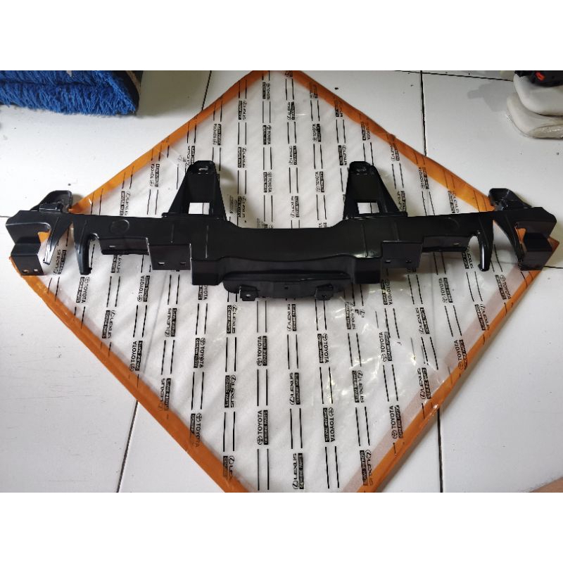 Jual Breket Grill Innova Reborn facelift 2021 Original | Shopee Indonesia