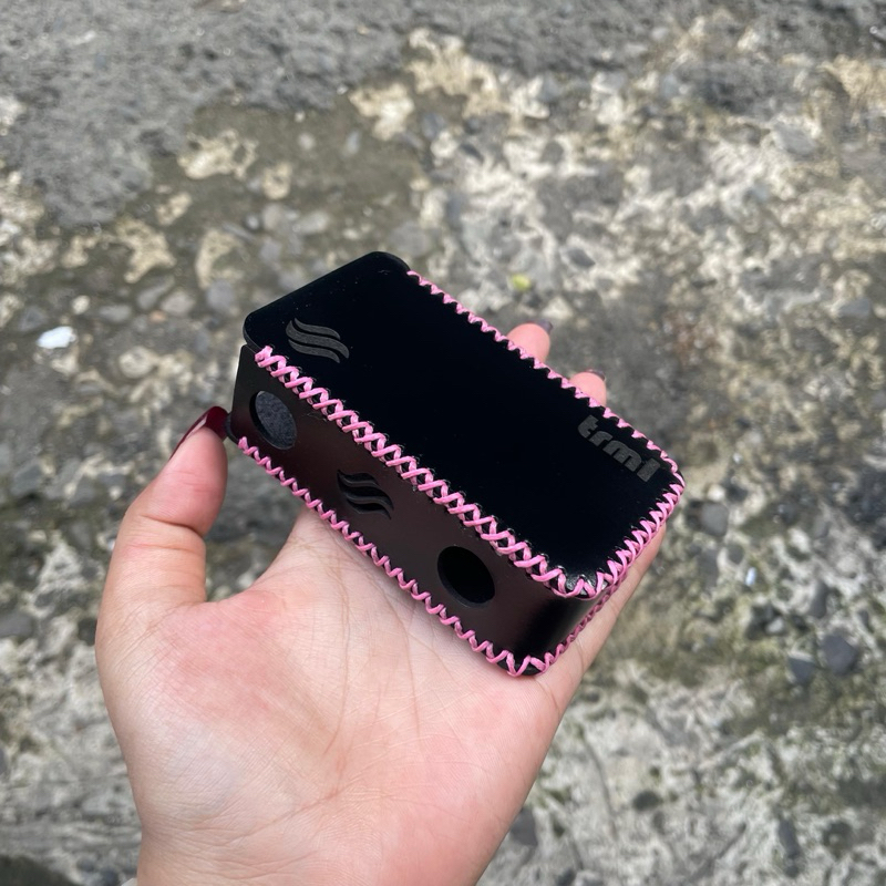 Jual LEATHER CASE SINTETIS POLOS HITAM-PINK T200 | Shopee Indonesia
