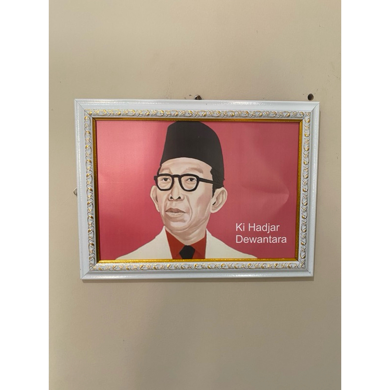 Jual hiasan dinding cetak poster ki hajar Dewantara plus bingkai uk ...