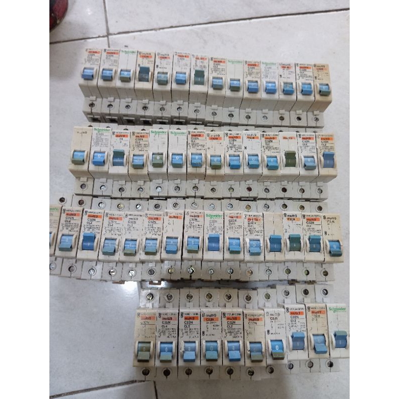 Jual MCB PLN MERLIN GERIN 1PASHE BEKAS NORMAL 2AMPER 4AMPER | Shopee Indonesia