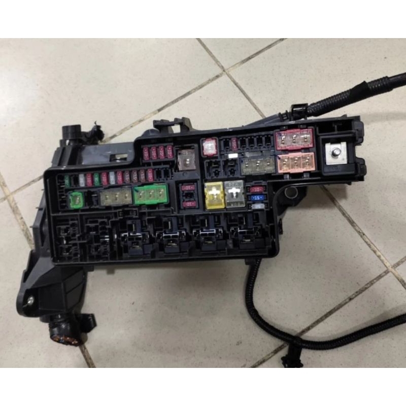 Jual fuse box sekring innova reborn fortuner vrz hilux revo diesel ...