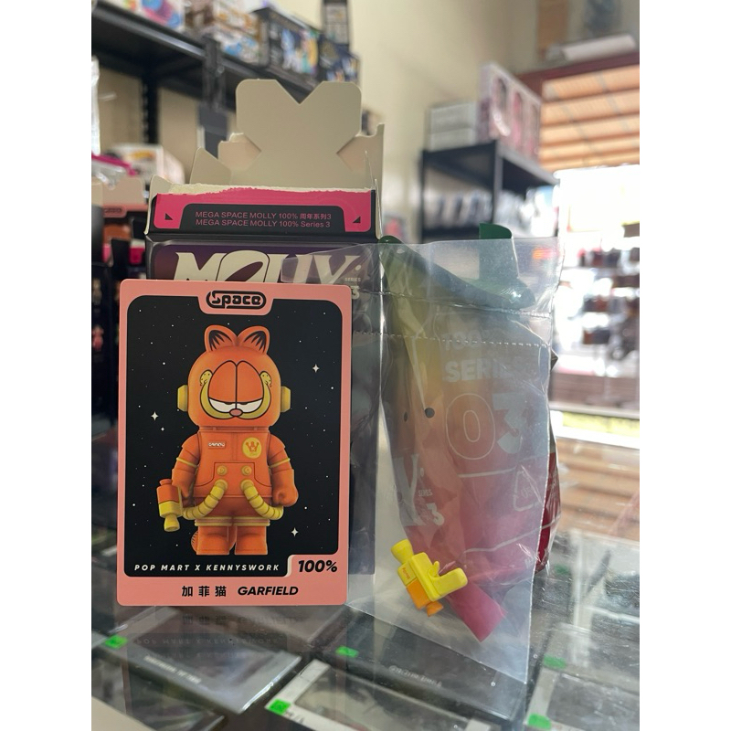 Jual Popmart Mega Space Molly V3 “Garfield” | Shopee Indonesia
