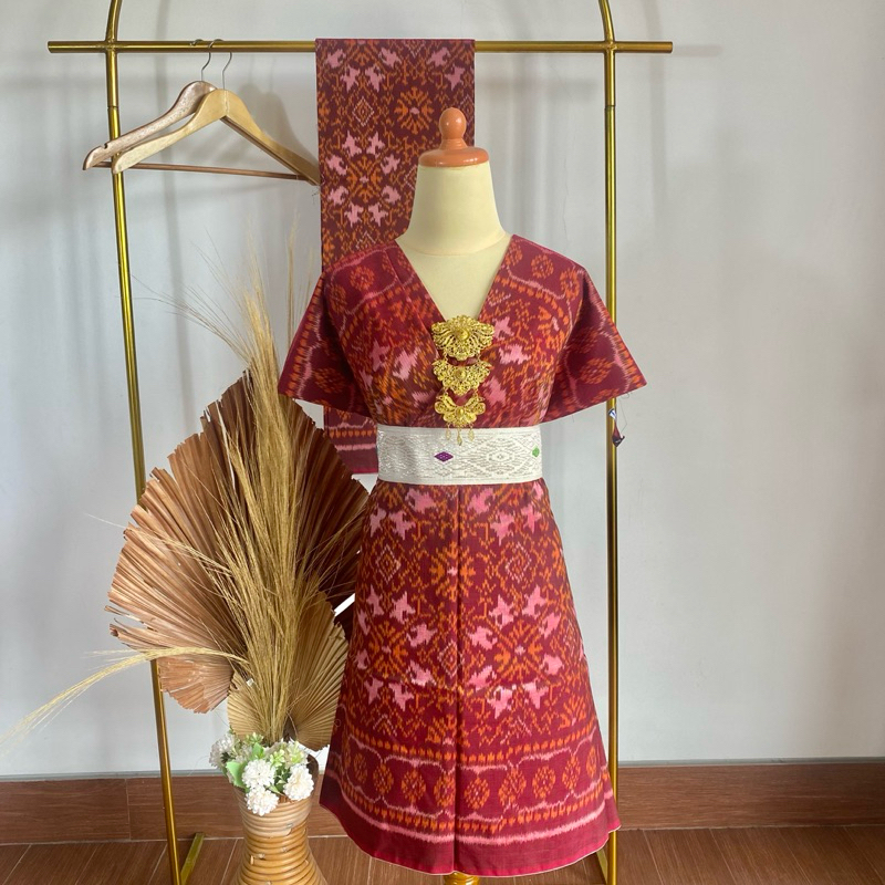 Jual KAIN TENUN ENDEK KHAS BALI MOTIF GRINGSING MERAH | Shopee Indonesia