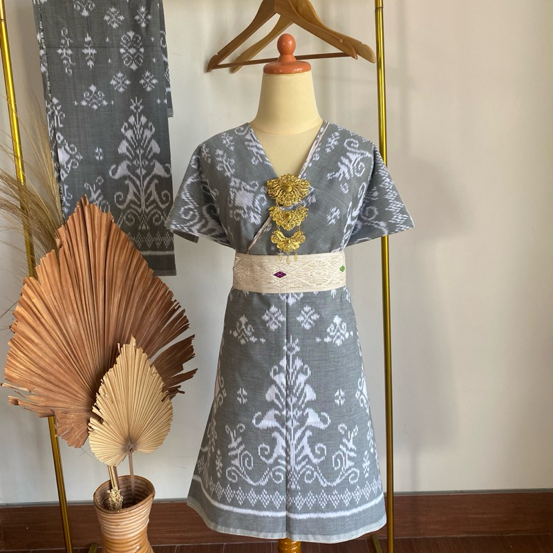 Jual KAIN TENUN ENDEK KHAS BALI MOTIF PATRA ABU SOFT GRINGSING | Shopee ...