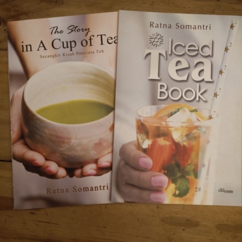Jual Bundling Preloved bekas the story in A Cup of tea dan iced tea book Ratna Somantri | Shopee ...