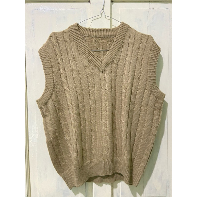 Jual Preloved Sweater Rompi Rajut (warna cream mocca) | Shopee Indonesia