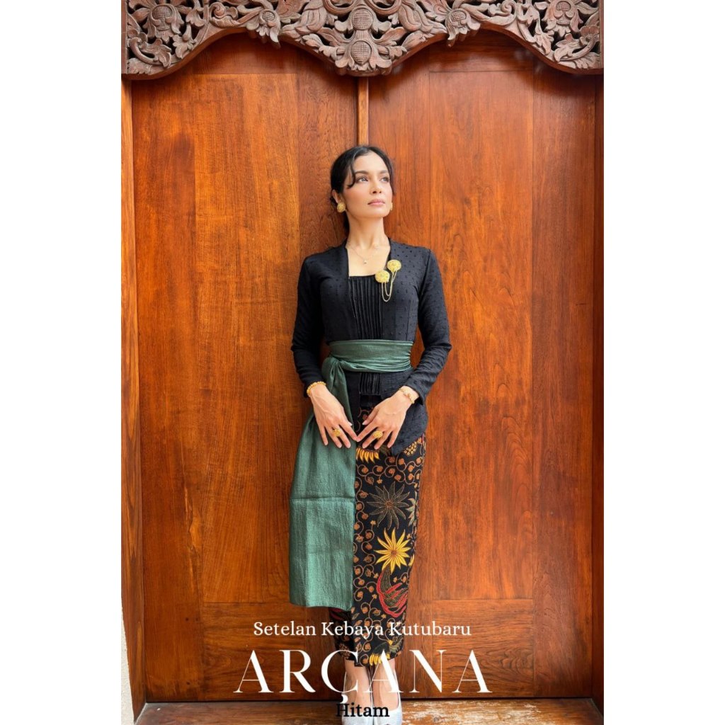 Jual Setelan Kebaya Kutubaru Arcana dan Bawahan Kamen Jadi Knit Stretch ...