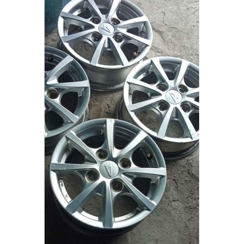 Jual Velg R13 pcd 114 original daihatsu xenia excell (isi 4 velg ...