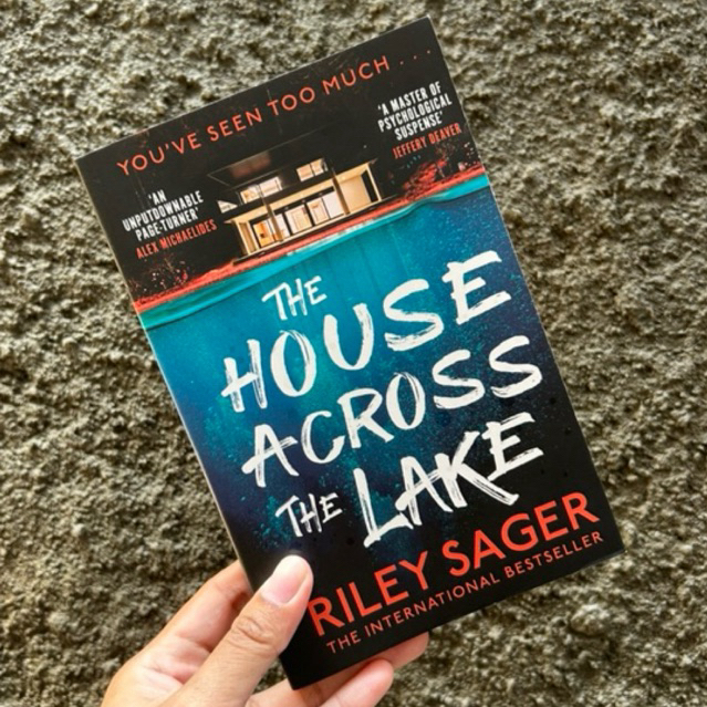 Jual The House Across The Lake-Riley Sager [BOOKED] | Shopee Indonesia