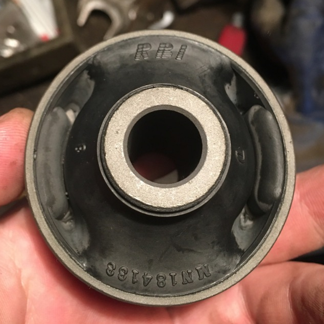 Jual Bushing Lower Arm Besar All New Livina Xpander 4013A426 RBI ...