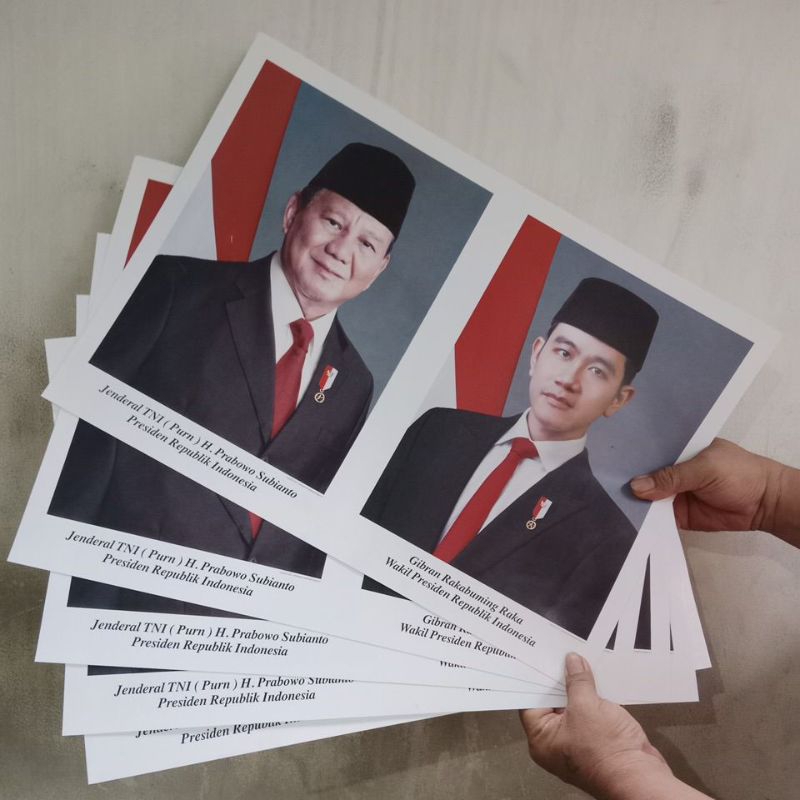 Jual paket 5 poster presiden prabowo dan gibran 34 cm x 48 cm/ 1 lembar ...