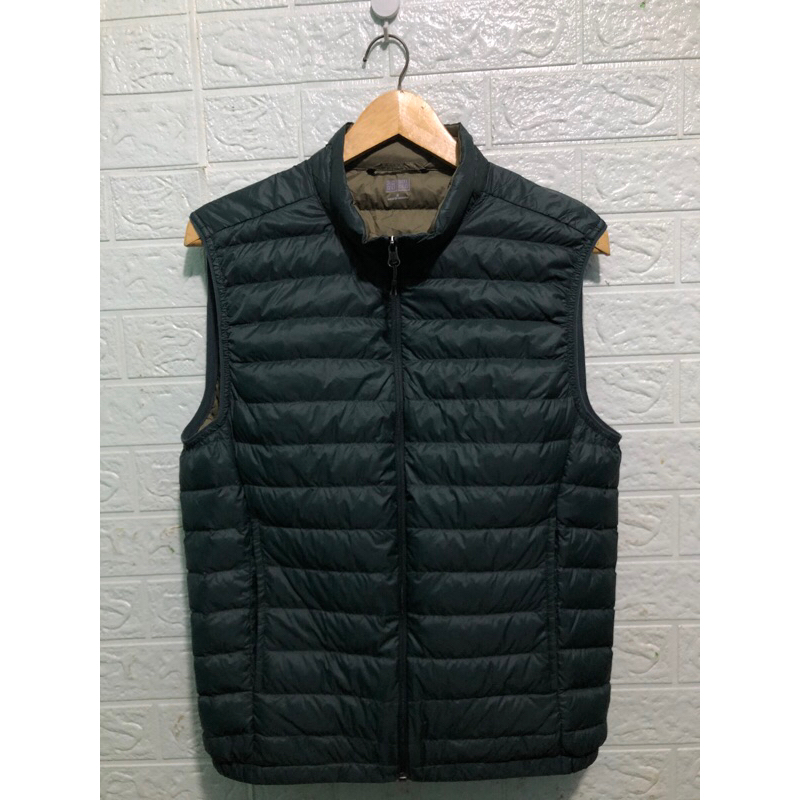 Jual UNIQLO ultralight down Vest long neck green elite | Shopee Indonesia