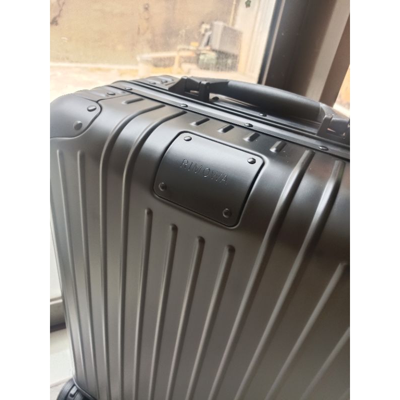 Jual Rimowa Black Cabin Alumunium | Shopee Indonesia