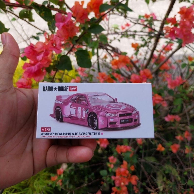 Jual Mini GT Kaido House Nissan Skyline GTR R34 V1 Pink | Shopee Indonesia