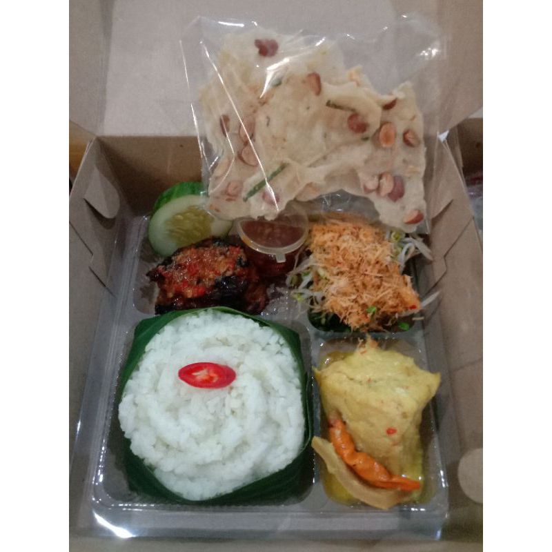 Jual Nasi Box Ayam+Peyek | Shopee Indonesia