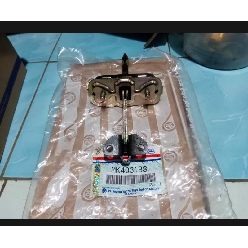 Jual cek door engsel pintu canter asli original | Shopee Indonesia