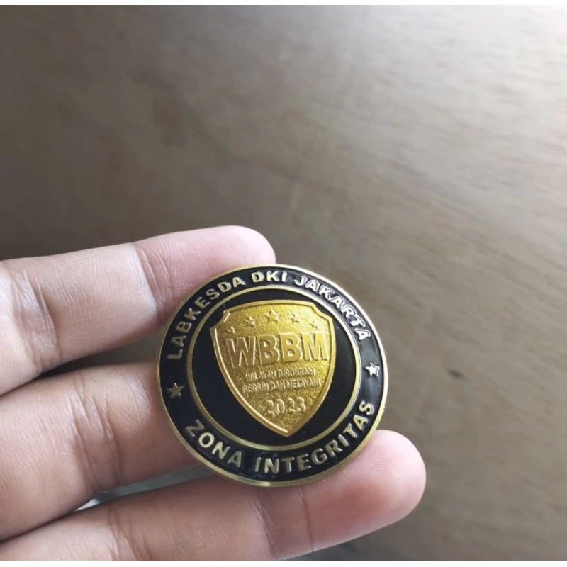 Jual pin custom logo WBBM bahan kuningan | Shopee Indonesia