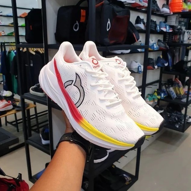 Jual Sepatu Running OrtusEight Black White Sepatu Olahraga Lari Dan ...