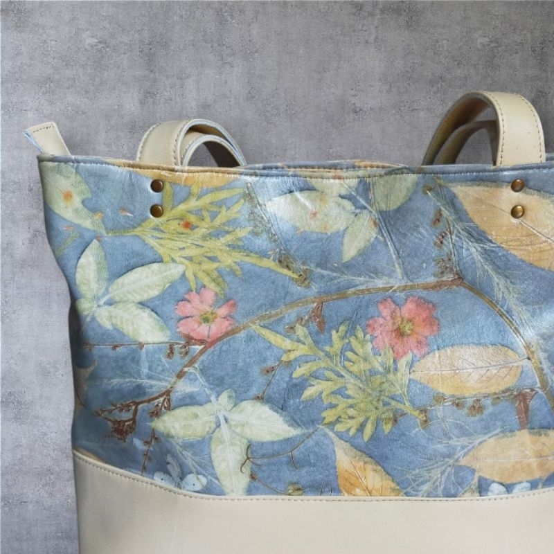 Jual tote bag tas kulit ecoprint warna alami motif cetak daun original ...
