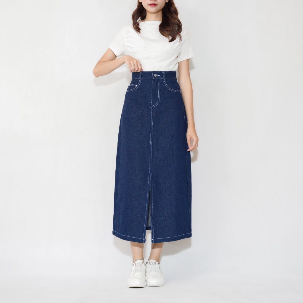 Jual JISSO - Rok Jeans Wanita 7/8 Dengan Slit Depan by Caricia | Shopee ...