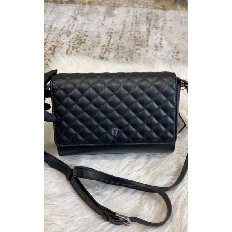 Jual Slingbag Aigner full black (free dushbag and paperbag) | Shopee ...
