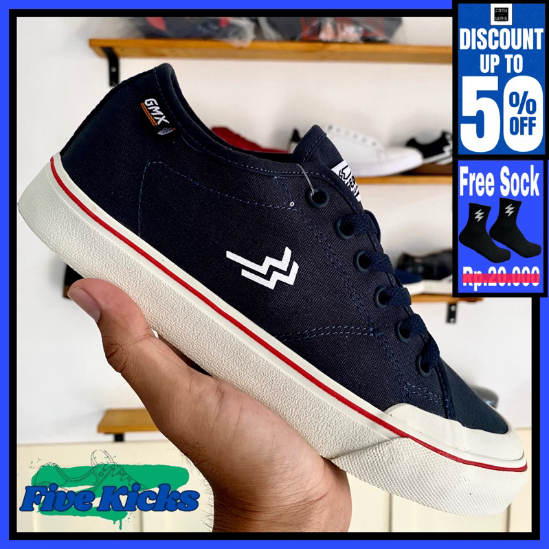 Jual Sepatu Geoff Max Original - Classmate Navy White | Sepatu Pria ...