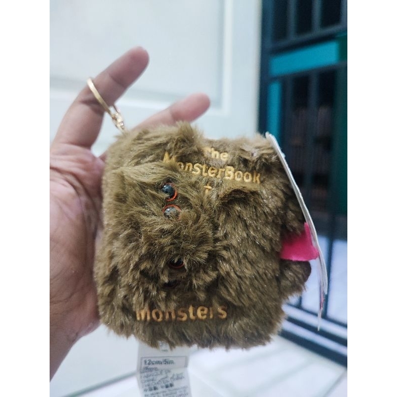 Jual Keychain Monster book of Monster Miniso X Harry Potter | Shopee ...
