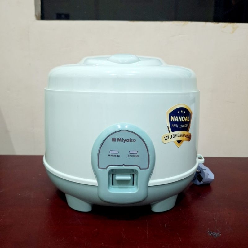Jual Magic Com Miyako MCM 586 SBC 1.8 Liter | Shopee Indonesia