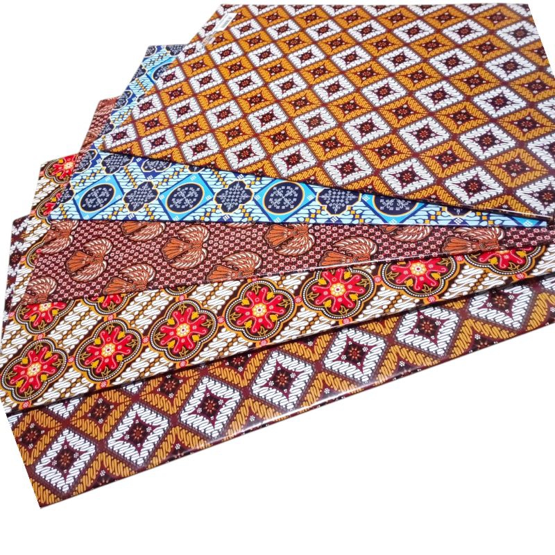 Jual KERTAS KADO GLOSSY MOTIF BATIK 48x62 CM 10PCS | Shopee Indonesia