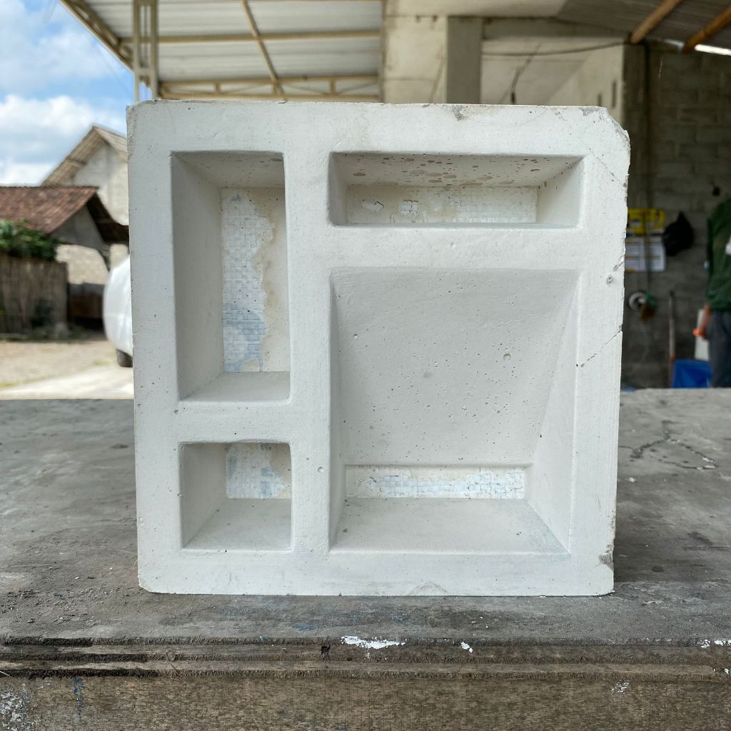 Jual Cetakan Roster Motif Lubang Empat Ukuran 20x20cm tebal 10cm ...