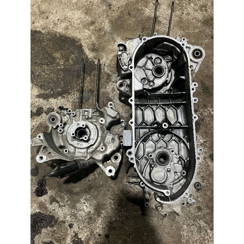 Jual Blok Bak Block Mesin Tengah Kalter Crankcase Kanan Kiri Beat ...
