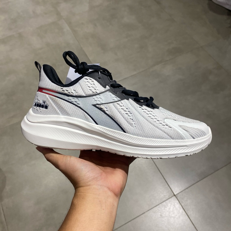 Jual (size 40 & 42) 𝐒𝐄𝐏𝐀𝐓𝐔 𝐏𝐔𝐓𝐈𝐇 𝐃𝐈𝐀𝐃𝐎𝐑𝐀 𝐊𝐀𝐍𝐆𝐔𝐑𝐔 𝐖𝐇𝐈𝐓𝐄 | Shopee Indonesia