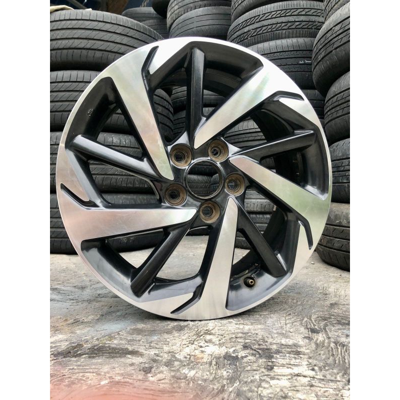 Jual velg serep rush TRD R17 PCD 5/114 Kondisi bekas masih bagus ...