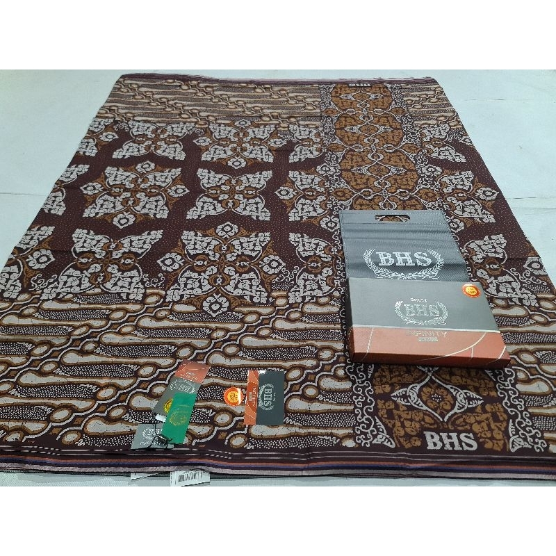 Jual Sarung BHS Infinity Batik Silver Free Pouchbag | Shopee Indonesia