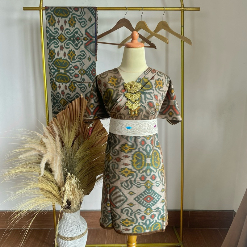 Jual KAIN TENUN ENDEK KHAS BALI MOTIF ANTIK WARNA DIMENSI HIJAU ...