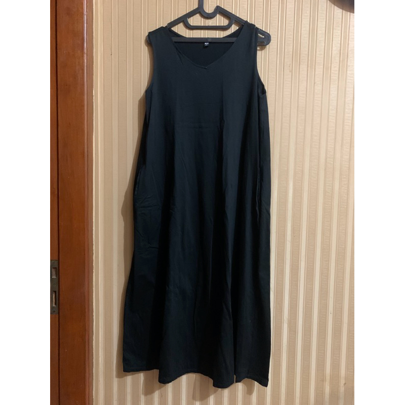 Jual UNIQLO Gaun Hitam Tanpa Lengan Stretch #likenew | Shopee Indonesia