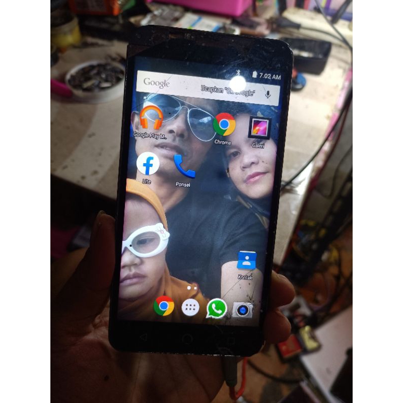 Jual handphone nuu N5L minus ga ada batre sama sentuh retak yg lain ...