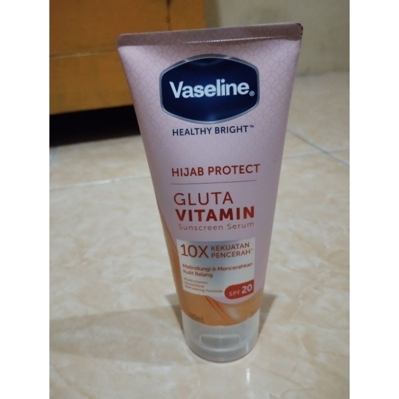 Jual Vaseline Hijab Protect Gluta Vitamin Sunscreen Serum SPF 20 180ML | Shopee Indonesia