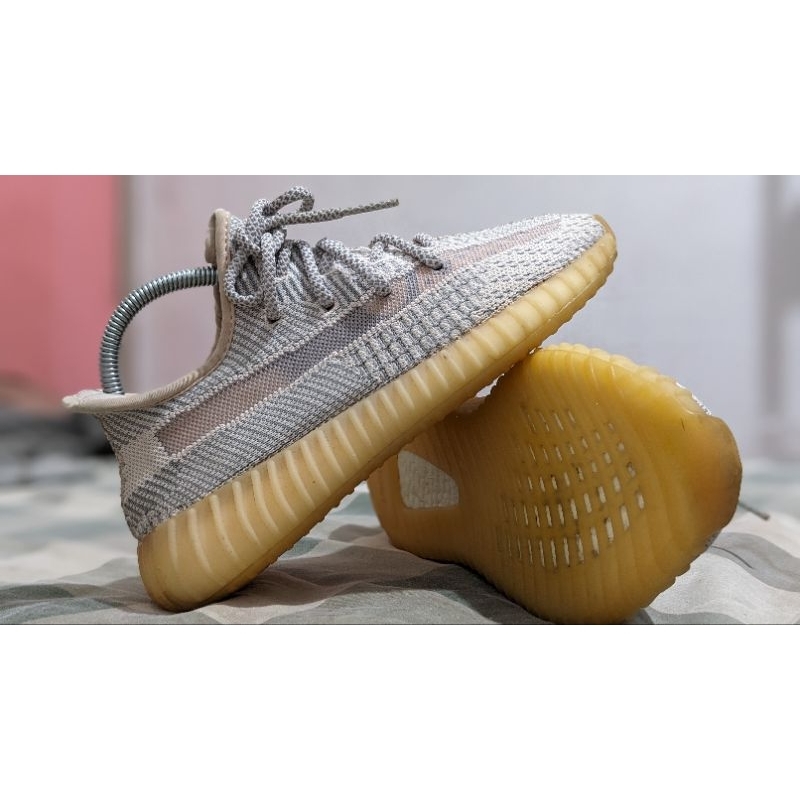 Jual sepatu ad*das yezzy size 38/23,5cm (preloved) | Shopee Indonesia