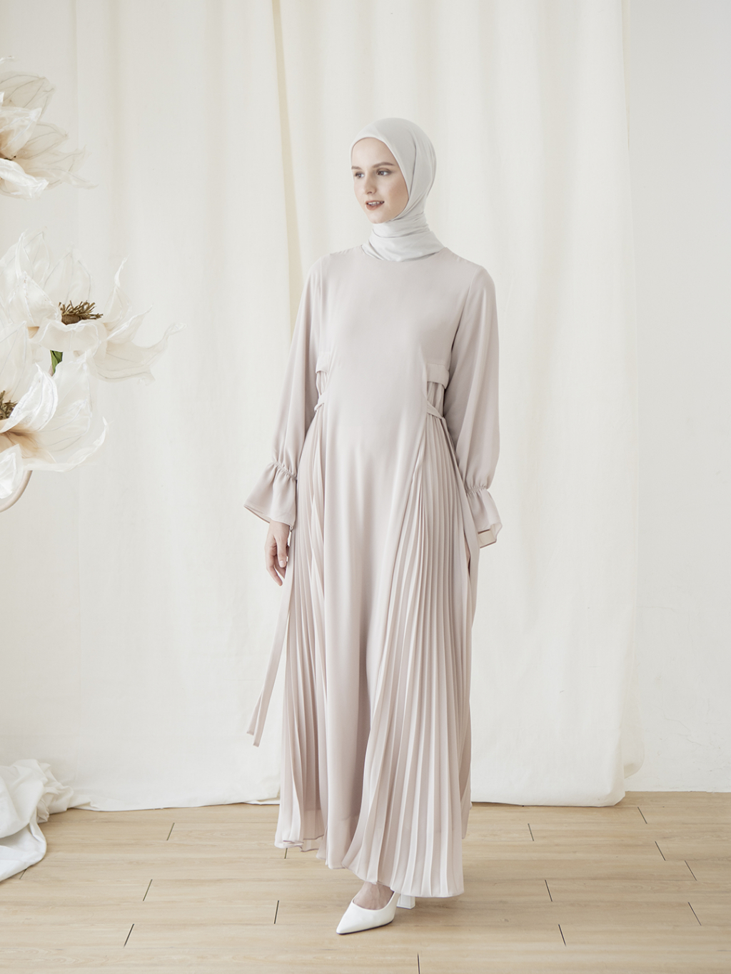 Jual Taima by Aska Label - Gamis wanita details pleats maxi dress panjang wanita warna putih ...