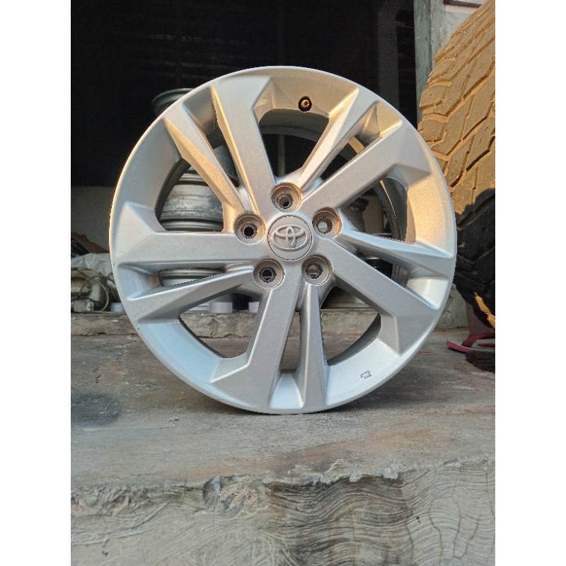 Jual velg serep new avansa/xenia CVT R15 PCD 5/100 (velg only) tersedia ...