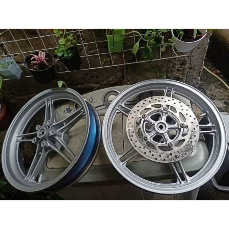 Jual Velg r15 v2 r 15 v 2 yamaha pelek racing palang original ori ...