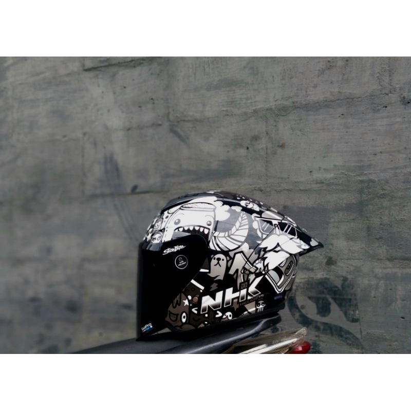 Jual HELM NHK N1 MAX MOTIF DOOBLES SILVER/BLACK,PAKET GANTENG VENOM ...