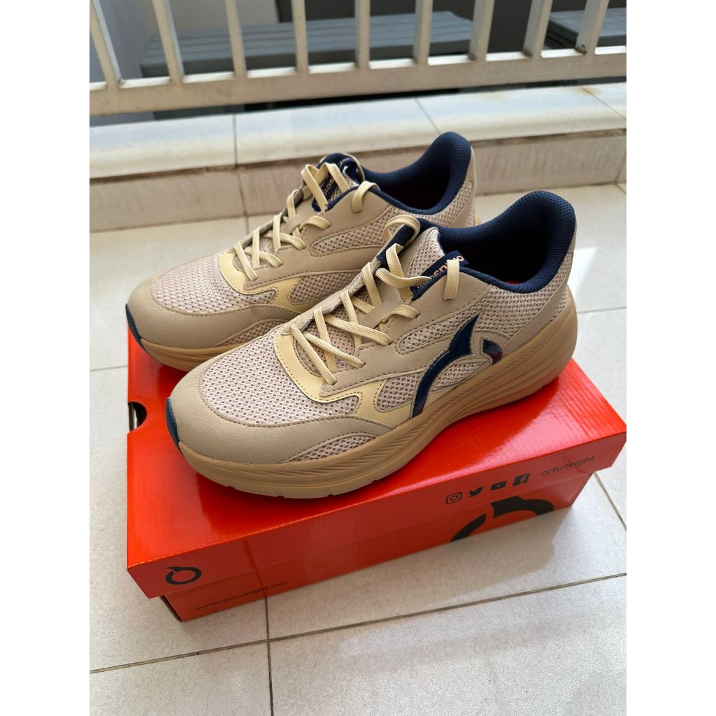 Jual Ortuseight Corby Original Bekas Review 42 Beige Navy | Shopee ...