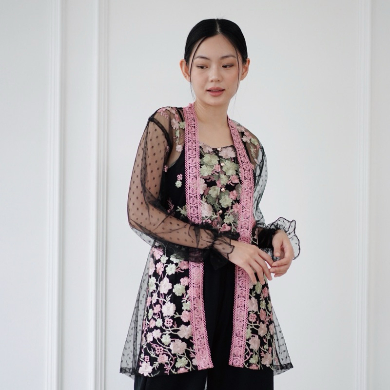 Jual Carissa - LAKSHITA TOP - Kebaya Brokat Garden - Bordir Bunga ...