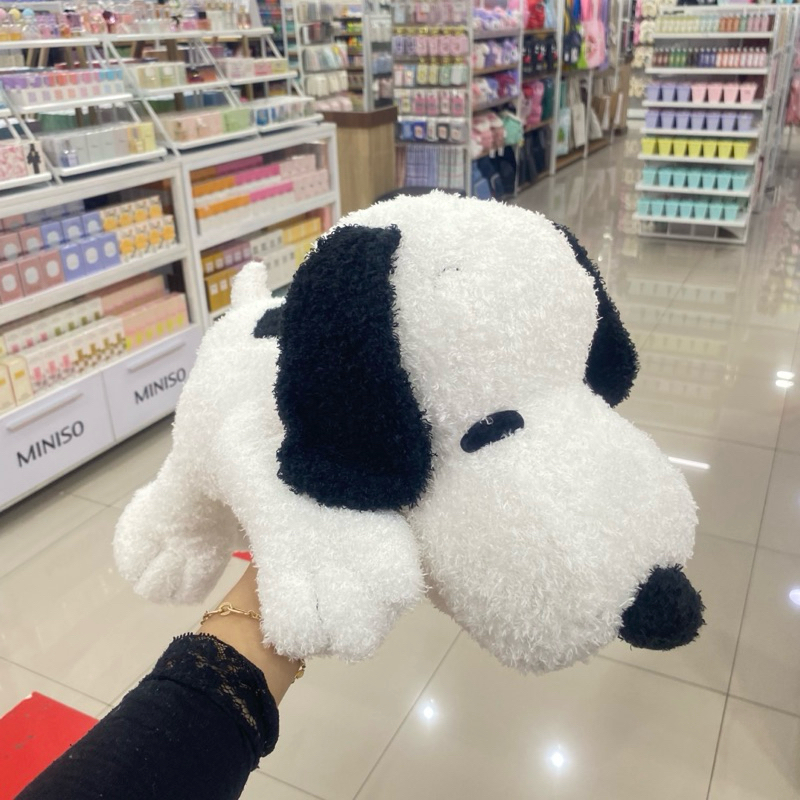 Jual Miniso Lying Snoopy Plush Toy 19.7in / Boneka anjing lucu | Shopee ...