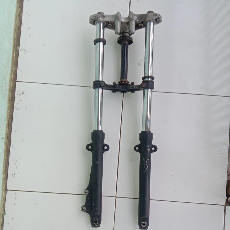 Jual shock shok shockbreaker depan bottom set as segitiga ori original bajaj pulsar 135 LS XCD ...