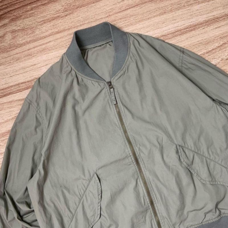 Jual GU Uniqlo bomber | Shopee Indonesia