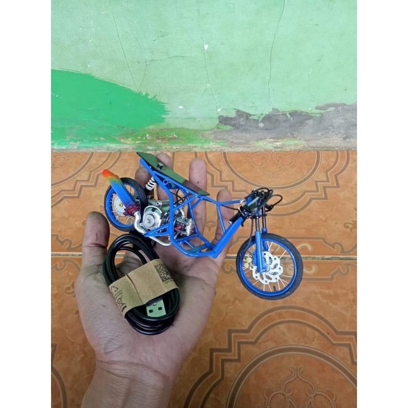 Jual diecast miniatur motor drag bike Honda Vario 160 charger hp bisa ...